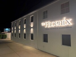 Fachada do alojamento (tarde/noite)