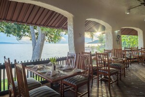 Pequenos-almoços, almoços e jantares servidos 