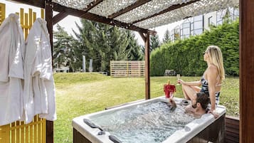 Quarto Executivo, 1 cama de casal, terraço, vista para o jardim | Roupa de alta qualidade, cofre no quarto, secretária