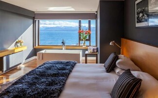 Suite, 1 cama king-size, vista para o lago (Pool Access) | Minibar, cofre no quarto, com decoração personalizada 