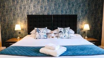 Quarto Duplo Standard, 1 cama de casal | Secretária, cortinas/cortinados opacos, ferro/tábua de engomar