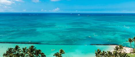 Vista para praia/oceano
