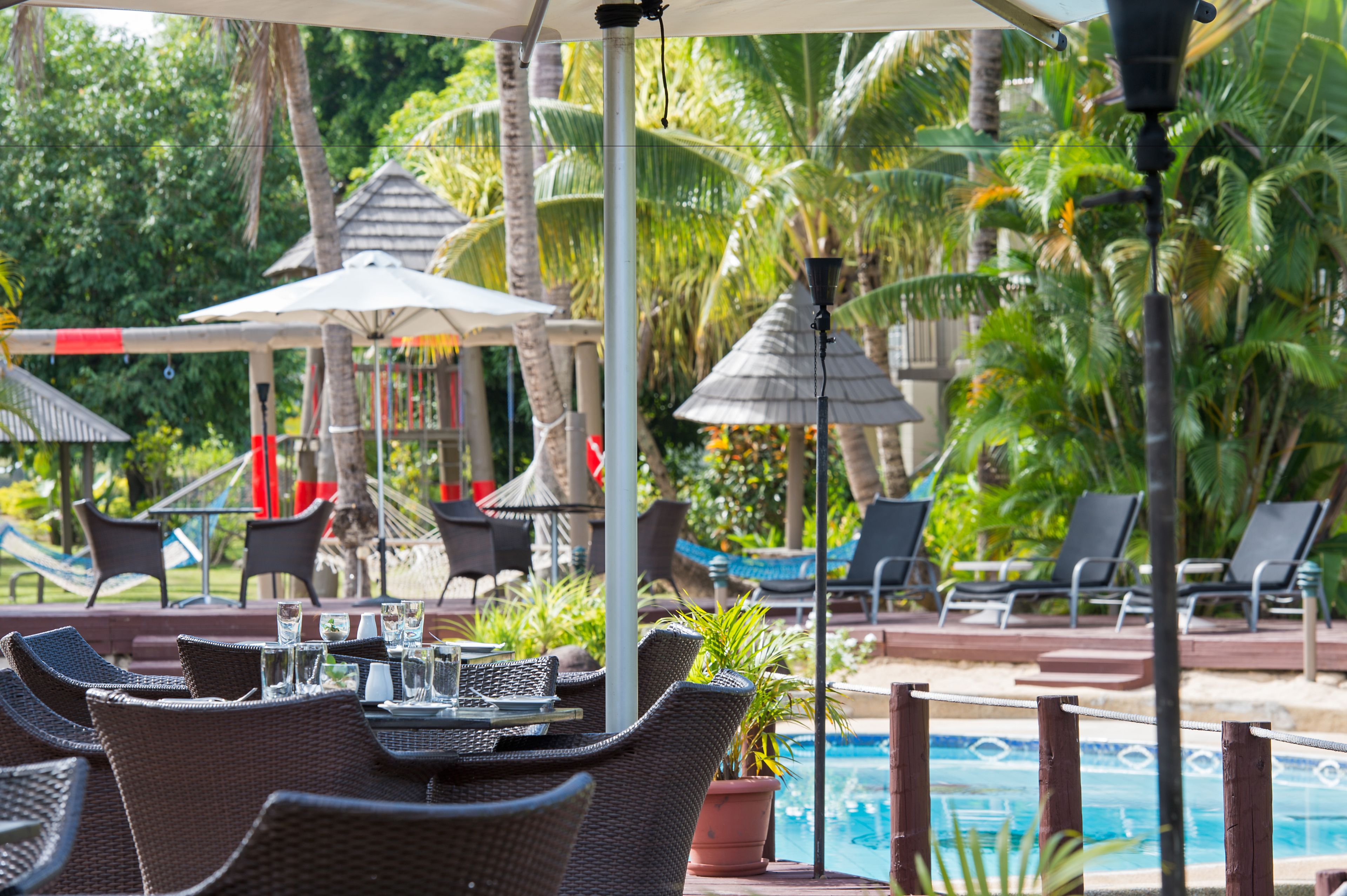 Pequenos-almoços, almoços, jantares servidos, com vista para a piscina 