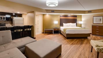 Suite, várias camas, não fumadores, cozinha (Walk-in Shower) | Secretária, secretária adequada para computadores portáteis
