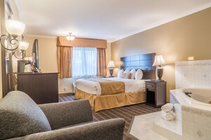 Quarto Standard, 1 cama king-size, não fumadores, banheira de hidromassagem grande | Secretária, secretária adequada para computadores portáteis 