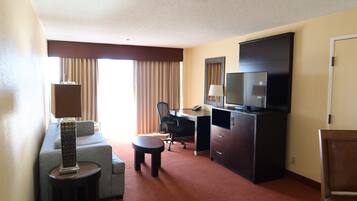 Suíte | Roupas de cama antialérgicas, cofres nos quartos, escrivaninha