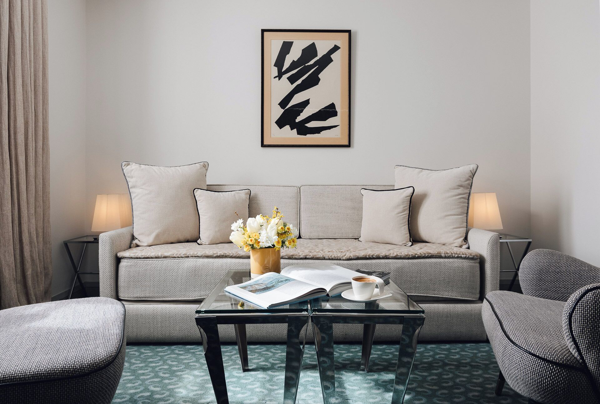 Dúplex | Sala de estar | Televisor LED de 108 de cm com canais via satélite, televisor, tablet 