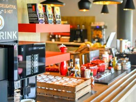 Pequeno-almoço tipo buffet diário mediante uma taxa