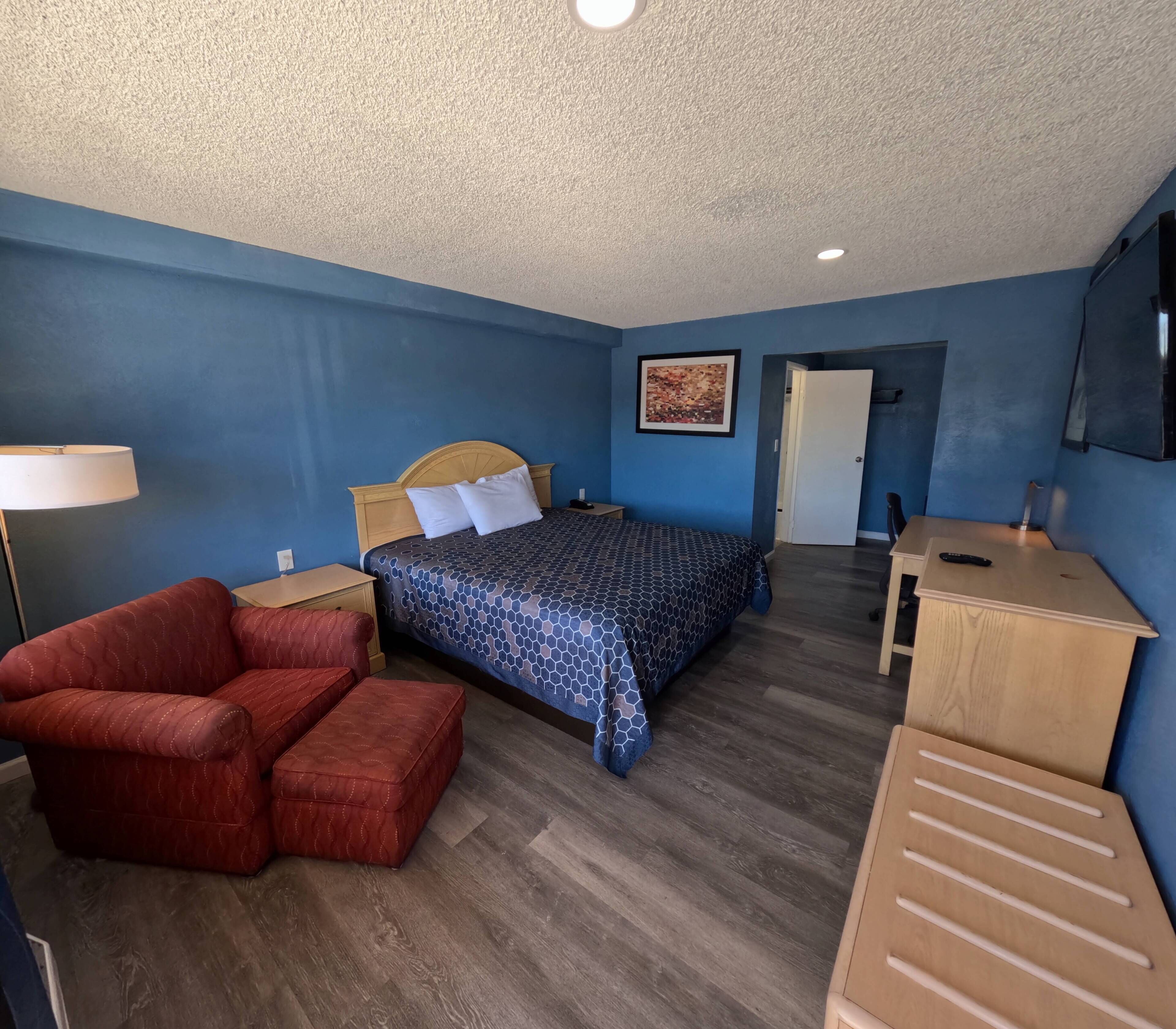 Quarto Standard, 1 cama king-size, não fumadores | Cofre no quarto, Wi-fi grátis, roupa de cama fornecida 