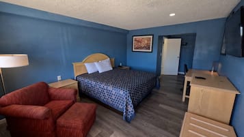 Quarto Standard, 1 cama king-size, não fumadores | Cofre no quarto, Wi-fi grátis, roupa de cama fornecida