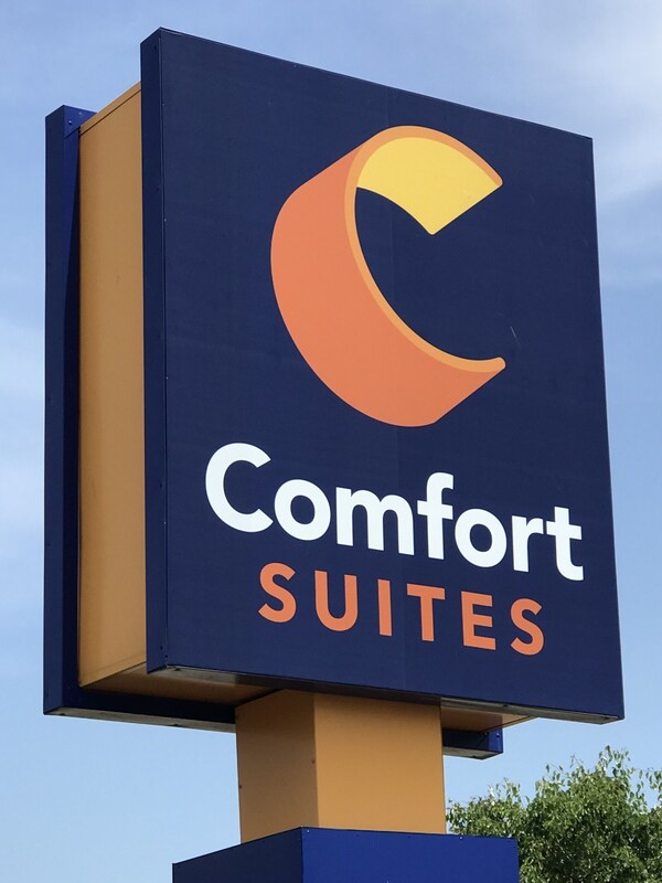 Comfort Suites Near Route 66 - Springfield, IL