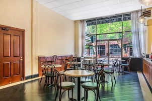 Café da manhã continental grátis todos os dias