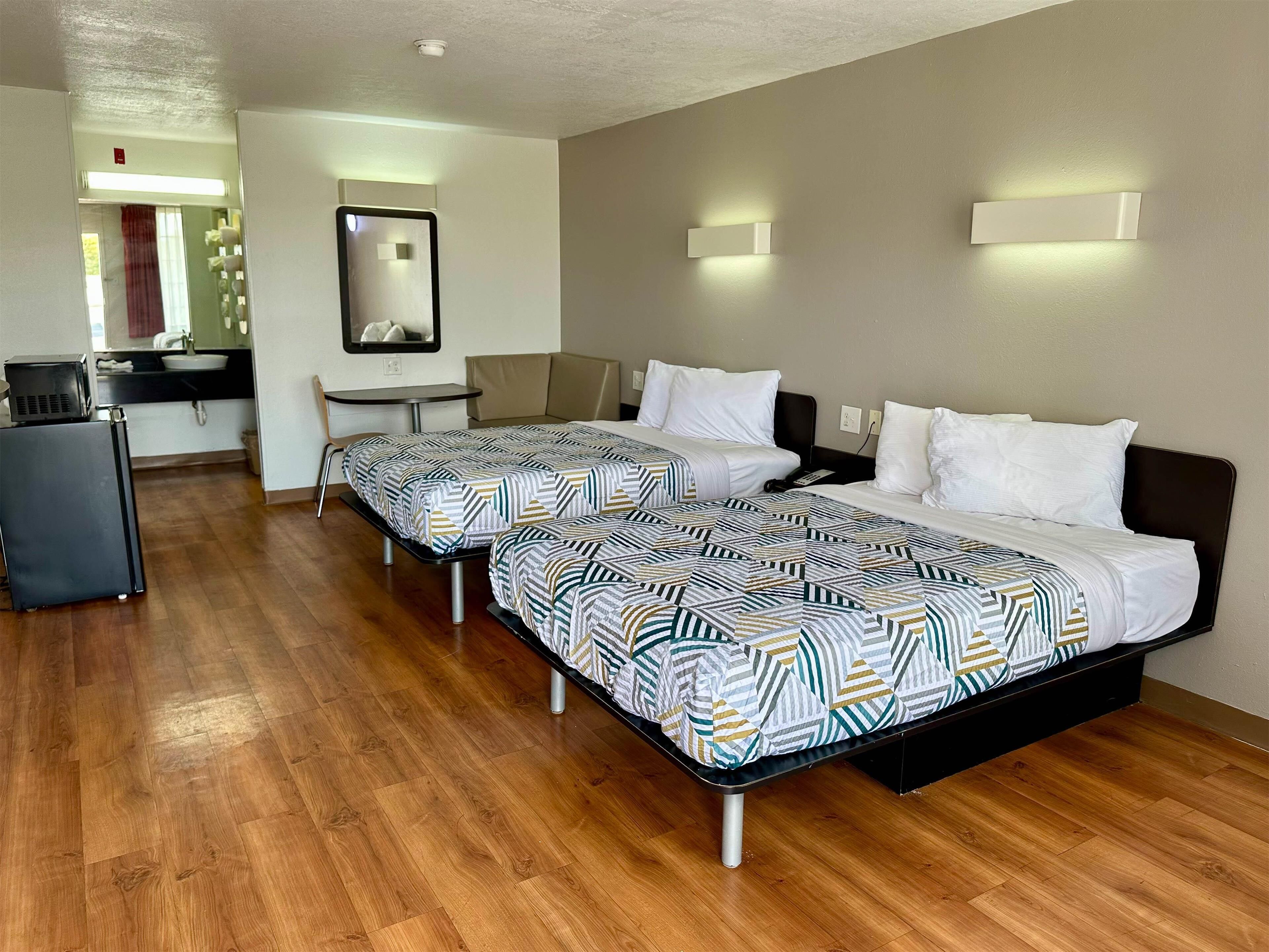 Cortinas/cortinados opacos, Wi-fi grátis, roupa de cama fornecida 