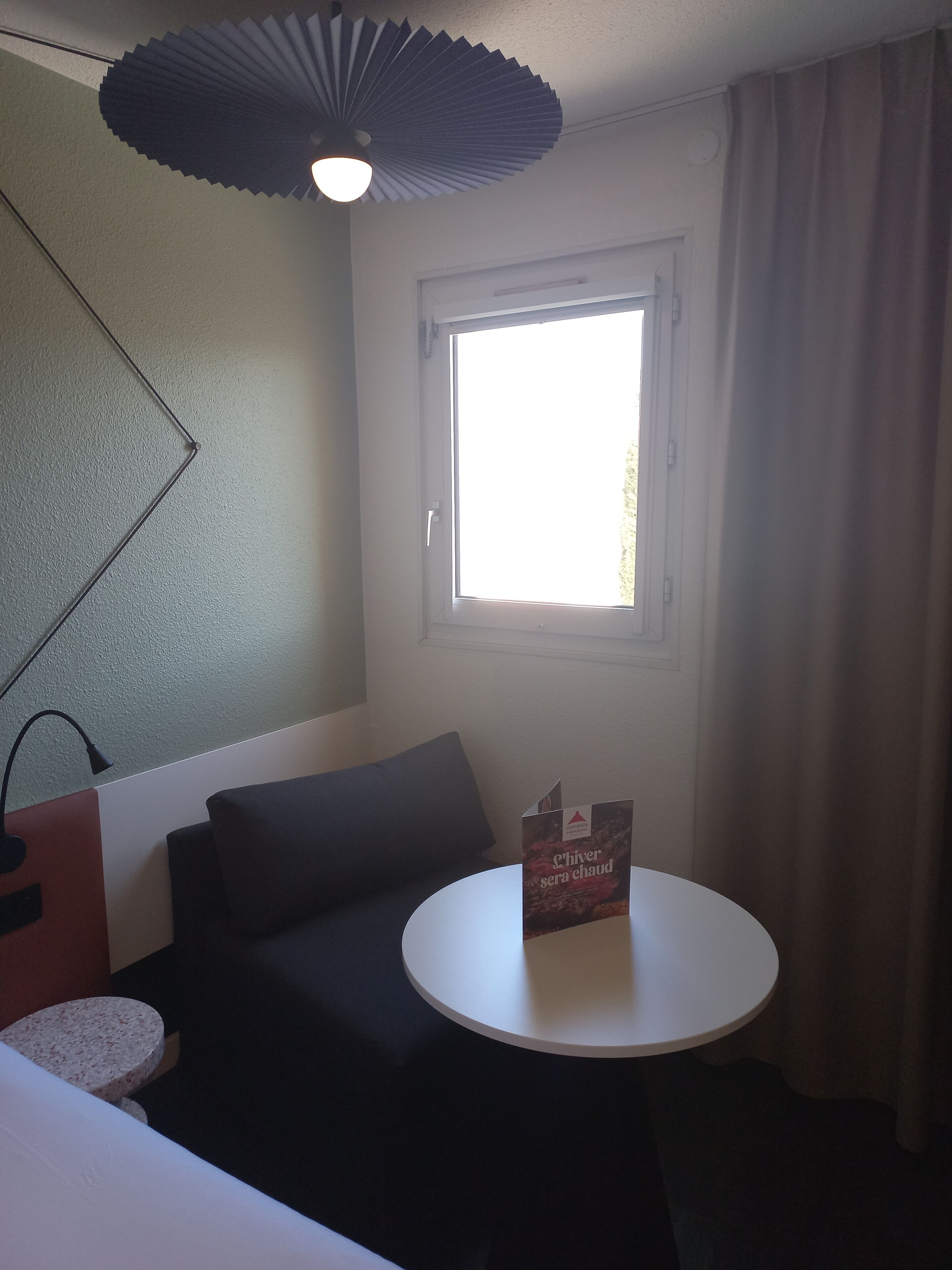 Quarto Duplo Standard, várias camas | Roupa de alta qualidade, secretária, cortinas/cortinados opacos 