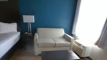 Suíte estúdio luxo, 1 cama King | Escrivaninha, espaço de trabalho para notebook, cortinas blackout