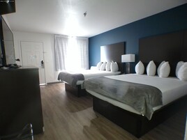 Escrivaninha, espaço de trabalho para notebook, cortinas blackout