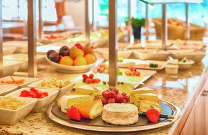 Café da manhã com buffet diário (EUR 17 por pessoa) 