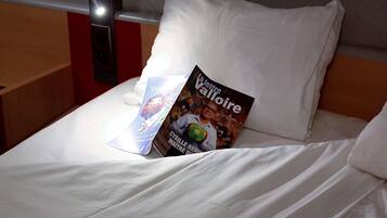 Roupas de cama premium, escrivaninha, quartos à prova de som