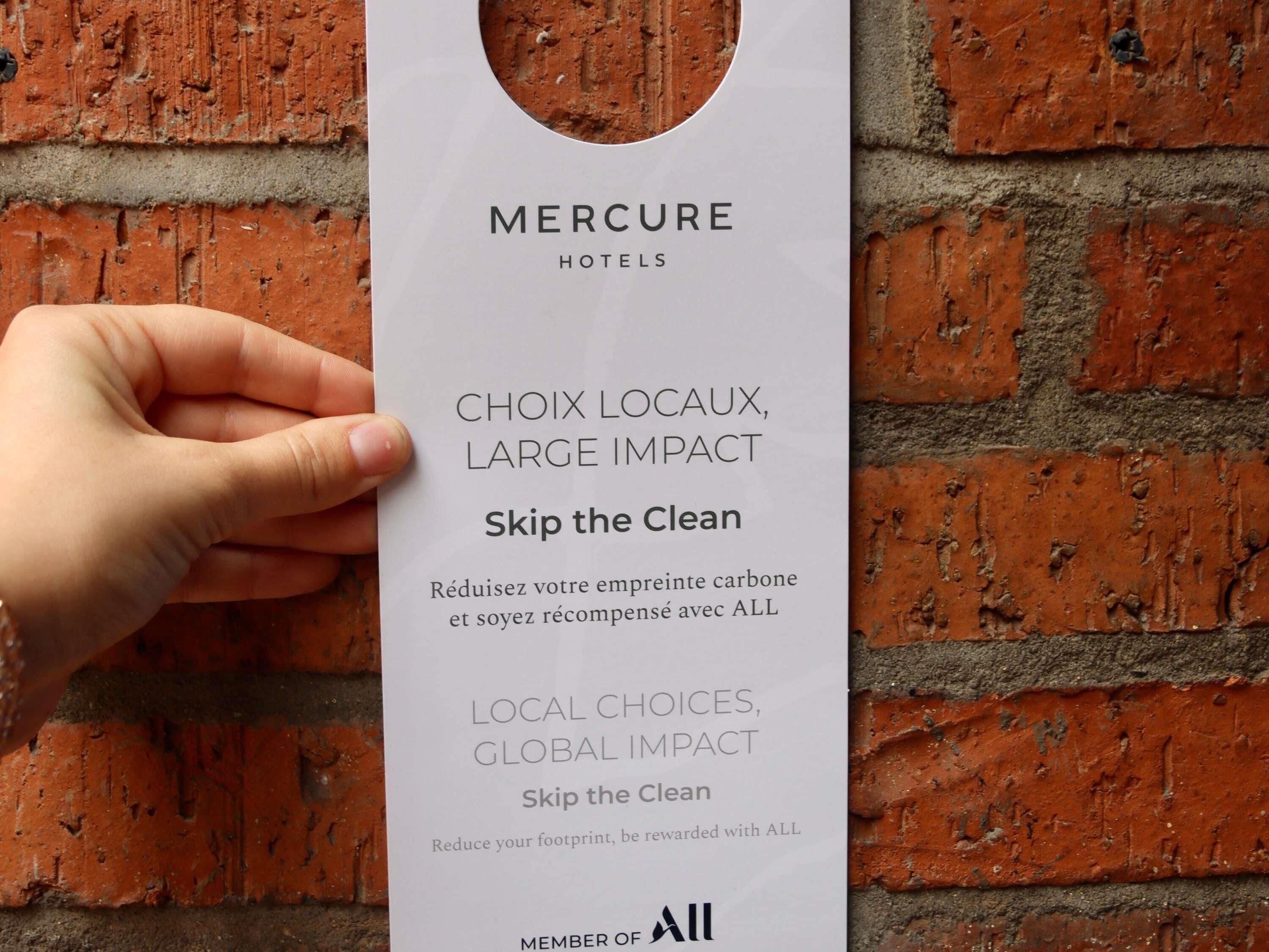 Minibar, cofre com capacidade para portátil, cortinas/cortinados opacos 