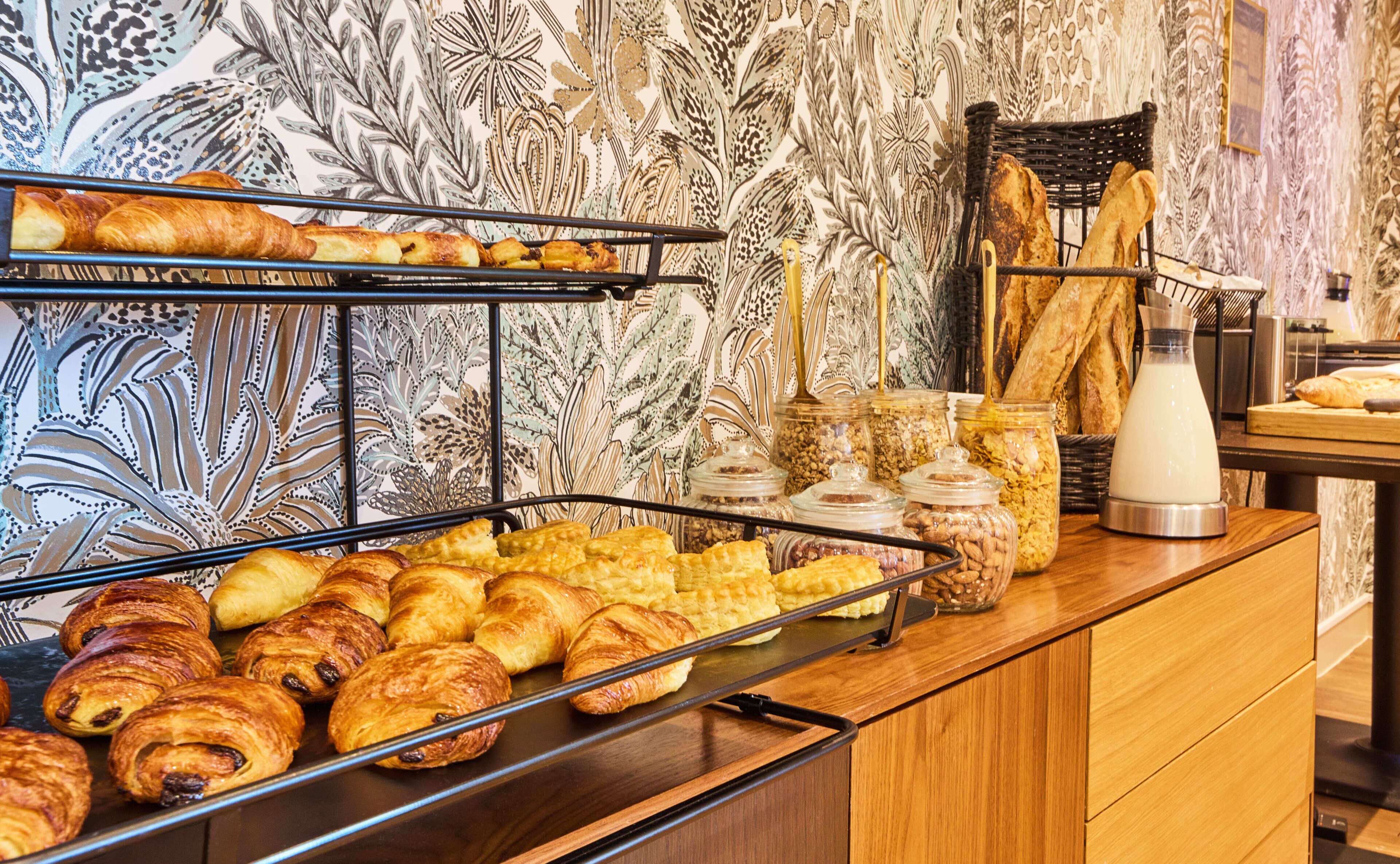 Pequeno-almoço tipo buffet diário mediante uma taxa 