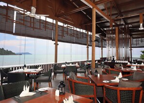 4 restaurantes, pequenos-almoços servidos 