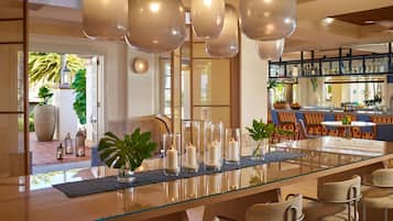 2 restaurantes, pequenos-almoços servidos, cozinha americana