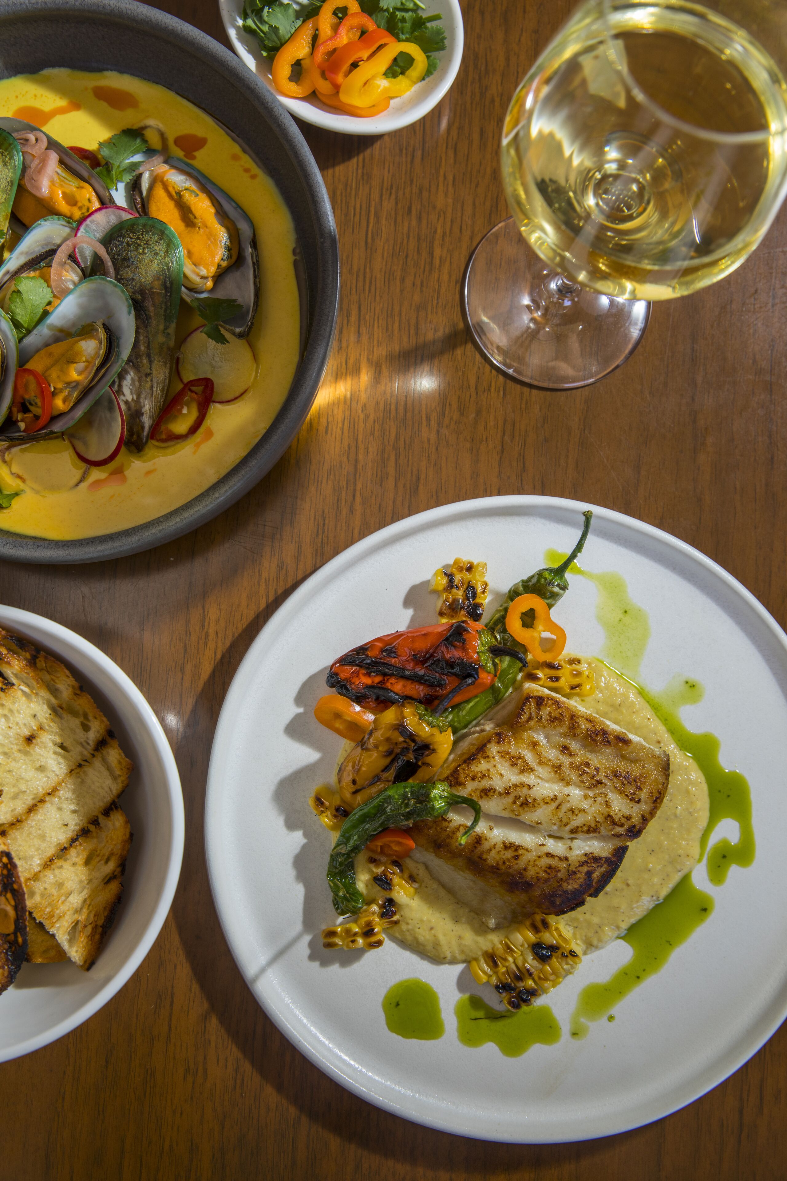 6 restaurantes: servem pequenos-almoços, almoços, jantares e brunches