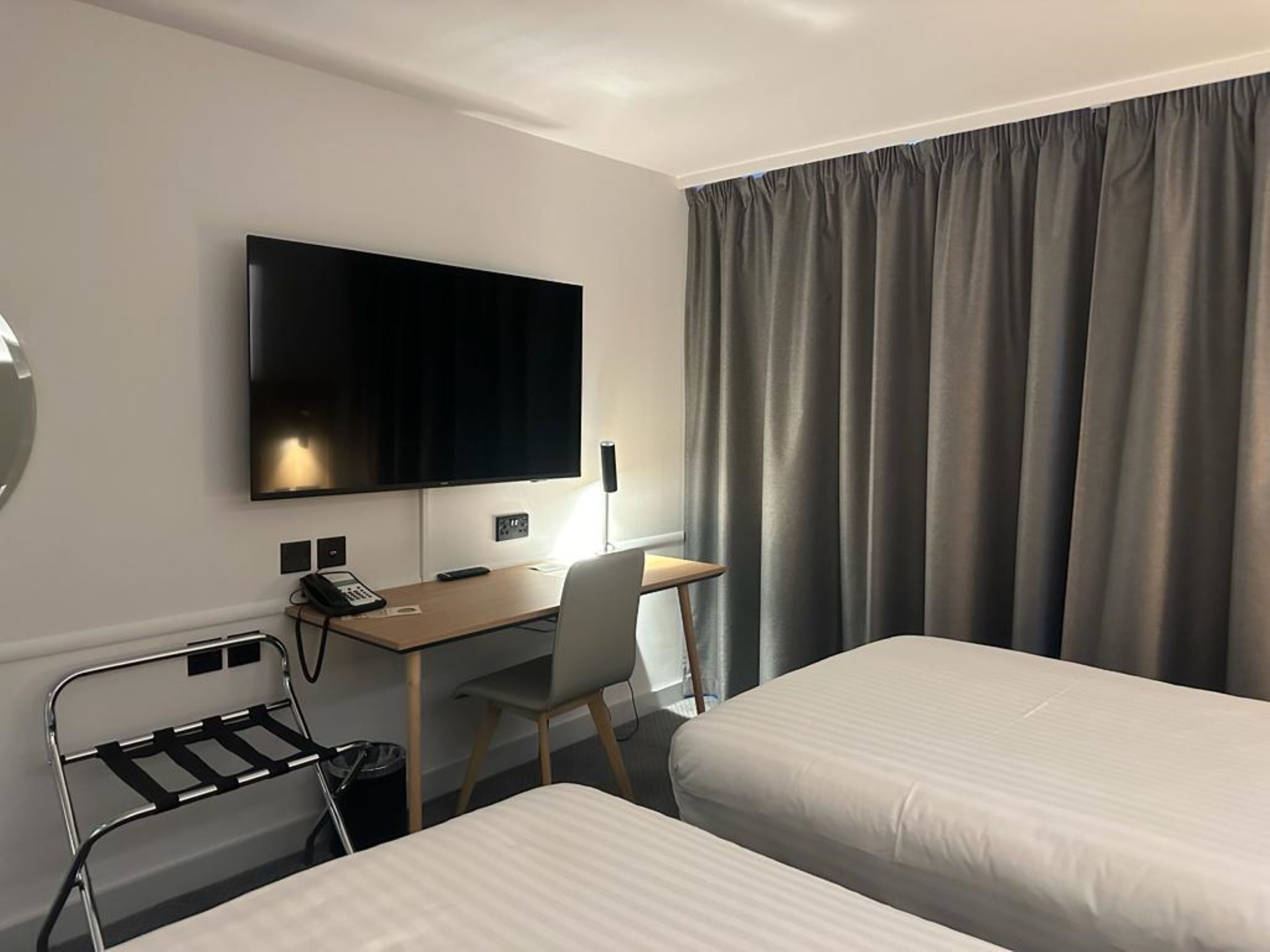 Holiday Inn Basildon, an IHG Hotel, Basildon: Reviews & Hotel Deals ...