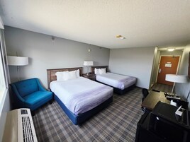 Quarto, 2 camas Queen, para não fumantes | Roupas de cama premium, cofres nos quartos, individualmente mobiliados