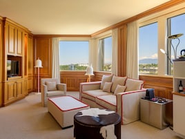 Suite, 1 quarto (Swiss) | Roupa de alta qualidade, minibar, cofre com capacidade para portátil 