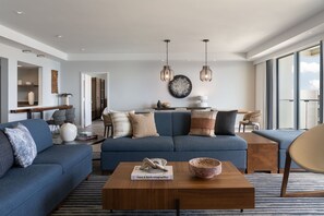 Suite Presidencial, 2 quartos, vista para o oceano (Kukahi) | Camas de colchão pillowtop, cofre no quarto, secretária 