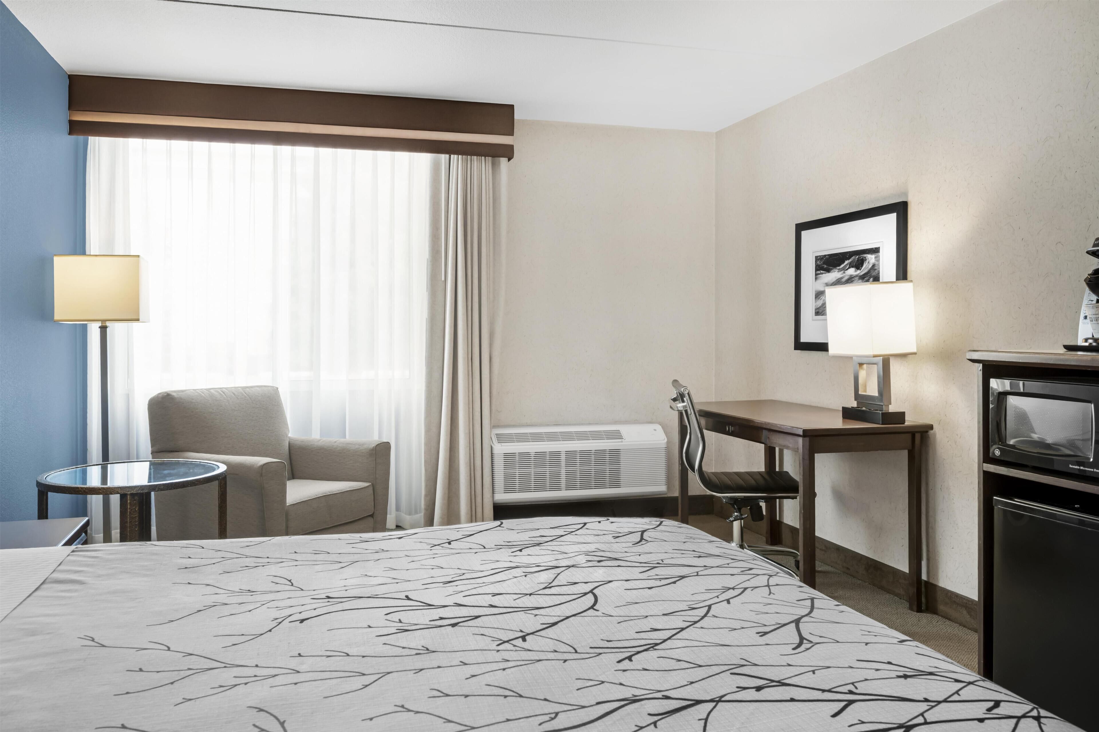 Quarto Standard, 1 cama king-size, não fumadores, frigorífico e micro-ondas | Roupa hipoalergénica, camas de colchão pillowtop, secretária 