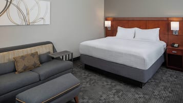 Roupas de cama premium, cofres nos quartos, escrivaninha