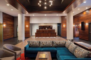 Serve almoço e jantar 