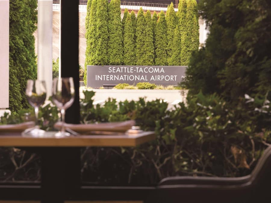 Pequeno-almoço completo diário mediante uma taxa