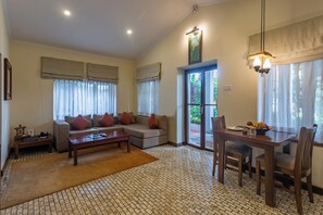 Suíte (Heritage) | Área de estar | TV LCD 30 polegadas com canais a cabo, TV, mesa de pingue-pongue