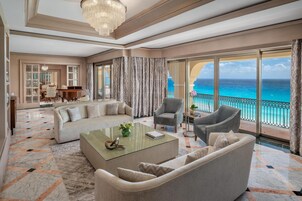 Roupas de cama premium, edredons de pluma, frigobar, cofres nos quartos