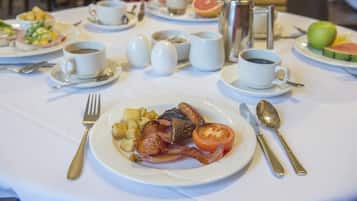 Pequeno-almoço tipo buffet diário (17.95 GBP por pessoa)