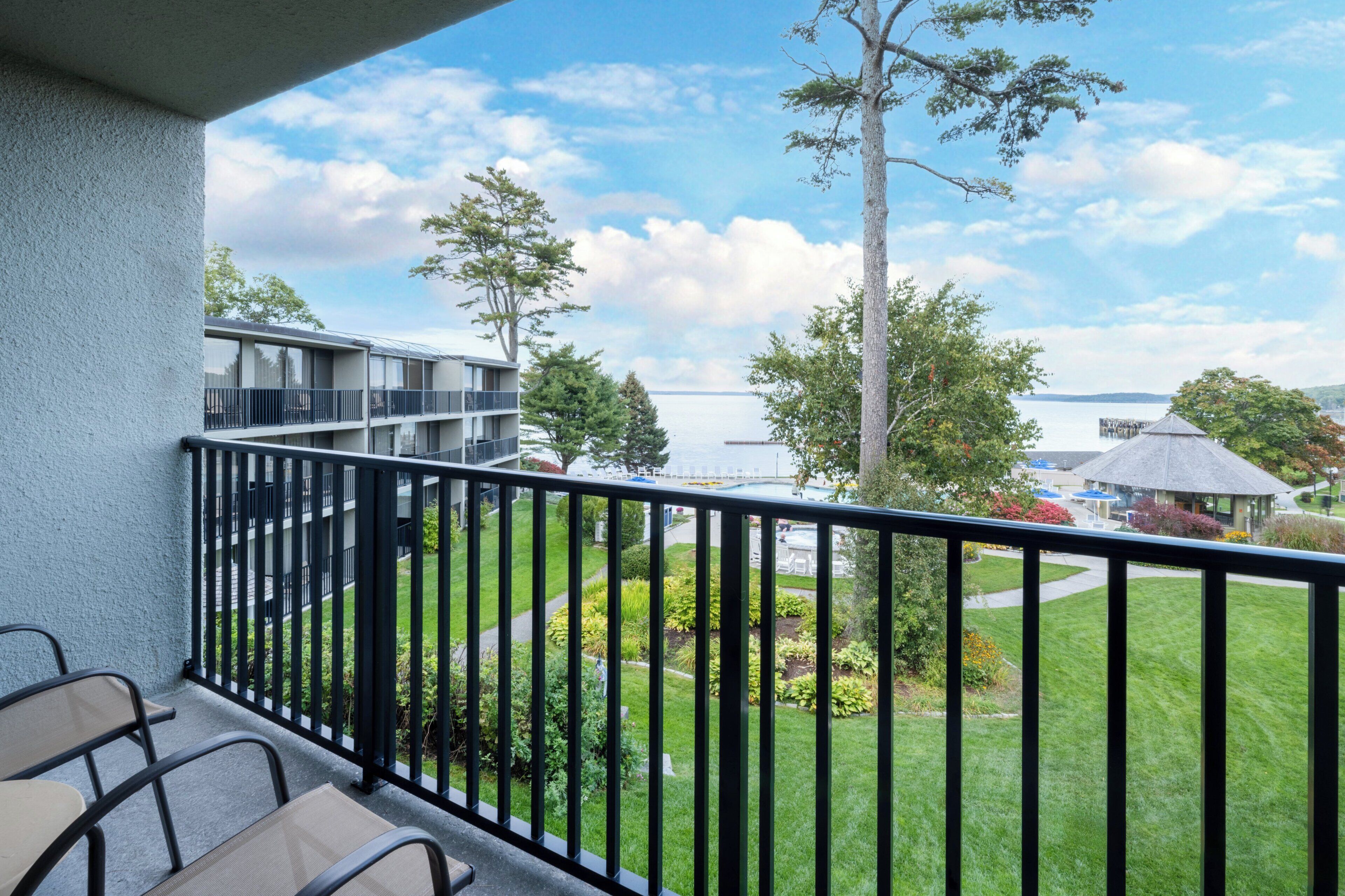 Quarto premium, 1 cama King e sofá-cama, de frente para o oceano | Cofres nos quartos, escrivaninha, ferros/tábuas de passar roupa