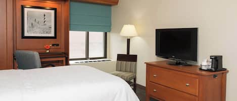 Roupas de cama premium, escrivaninha, espaço de trabalho para notebook