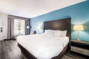 Quarto standard, 1 cama King, para não fumantes | Roupas de cama premium, edredons de pluma, camas com colchões pillow-top