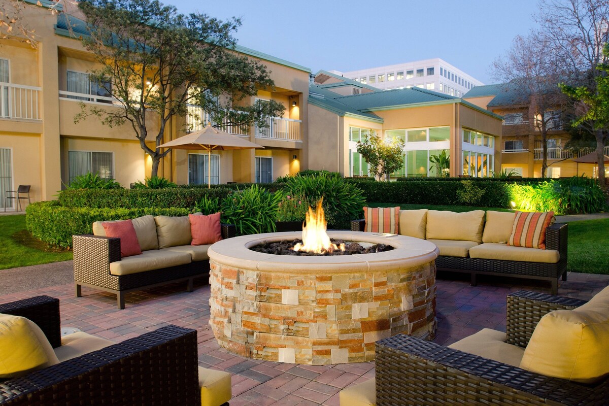 Courtyard by Marriott San Mateo Foster City Reviews, Deals & Photos ...