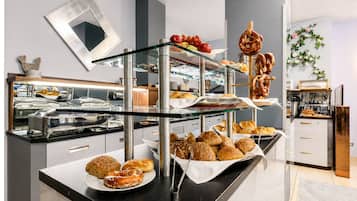Pequeno-almoço tipo buffet diário mediante uma taxa