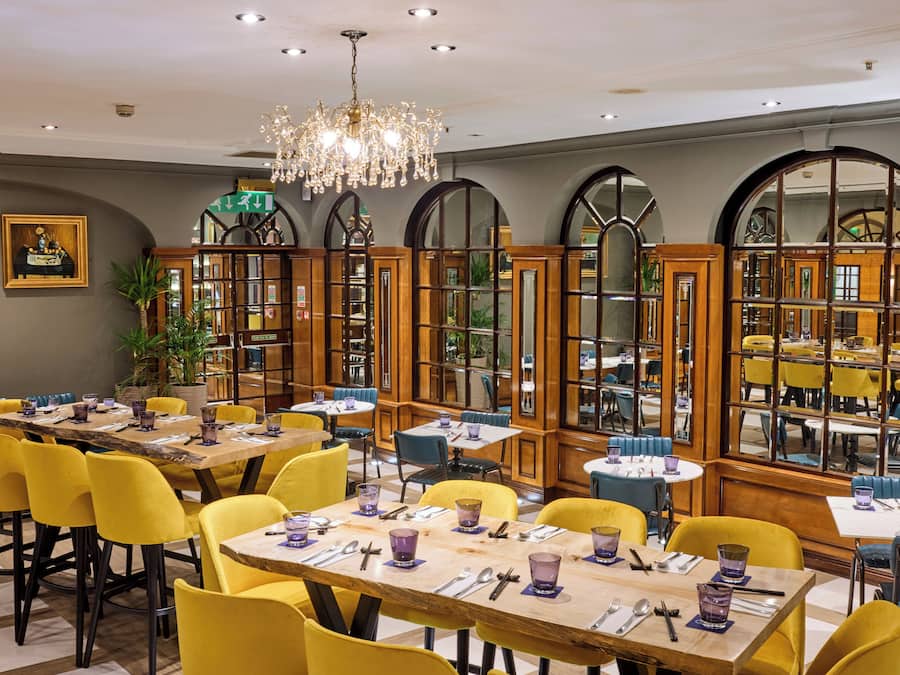 2 restaurantes, café da manhã, culinária britânica