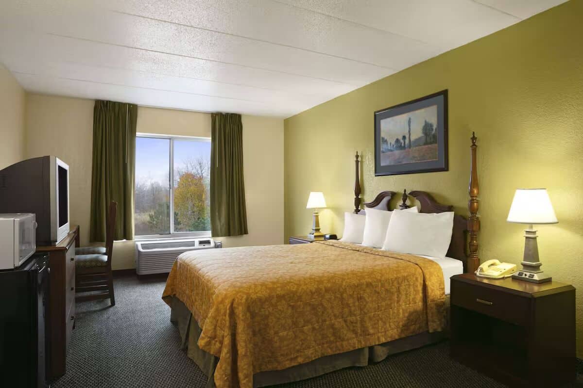 Escrivaninha, espaço de trabalho para notebook