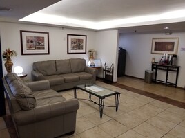 Área de estar no saguão