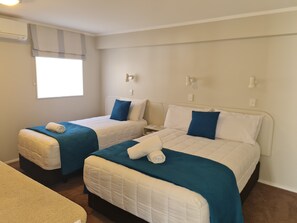 Suite Executiva | Cofre no quarto, secretária, cortinas/cortinados opacos 