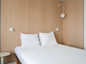 Quarto Superior, 1 cama de casal | Roupa de alta qualidade, cofre no quarto, secretária 