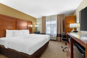 1 King Bed, Nonsmoking | Secretária, cortinas/cortinados opacos, ferro/tábua de engomar 