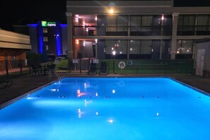 Piscina exterior sazonal 